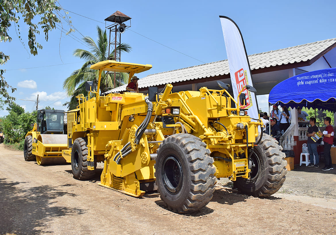 อริยะ-SAKAI จัดงานเปิดตัวเครื่องจักรกลัดผิวถนน รุ่นใหม่ PM550 จ. ...